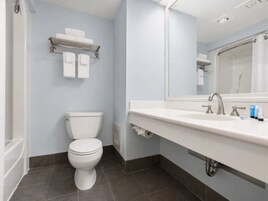 Quarto Básico | Casa de banho