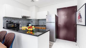 Apartamento de Luxo, varanda, Vista para a cidade | Cozinha privada | Um frigorífico/congelador grande, um micro-ondas, um forno