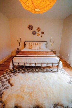 Casa, várias camas, banheira de hidromassagem grande (The 312 House) | 4 quartos, com decoração personalizada, com mobília individualizada 