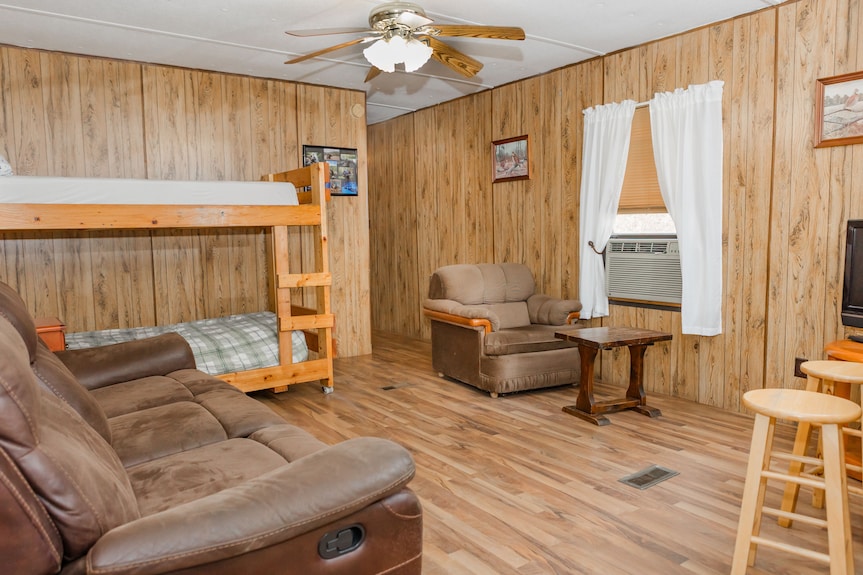 2-bedroom Mobile Home In Crumpler Within Minutes Of Indian Ridge Trail System - 웨스트버지니아