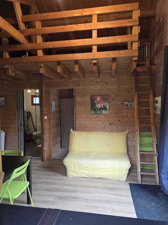 Gite A La Campagne\n Près Des Monts Du Cantal\nrandos , Ski, Animaux Acceptés - Auvergne