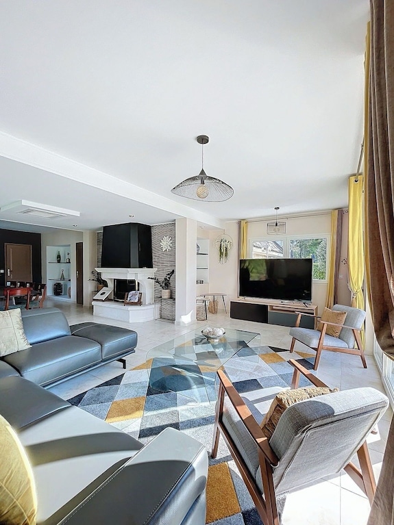 Gite Jade - Four Bedroom House, Sleeps 8 - 퐁텐블로