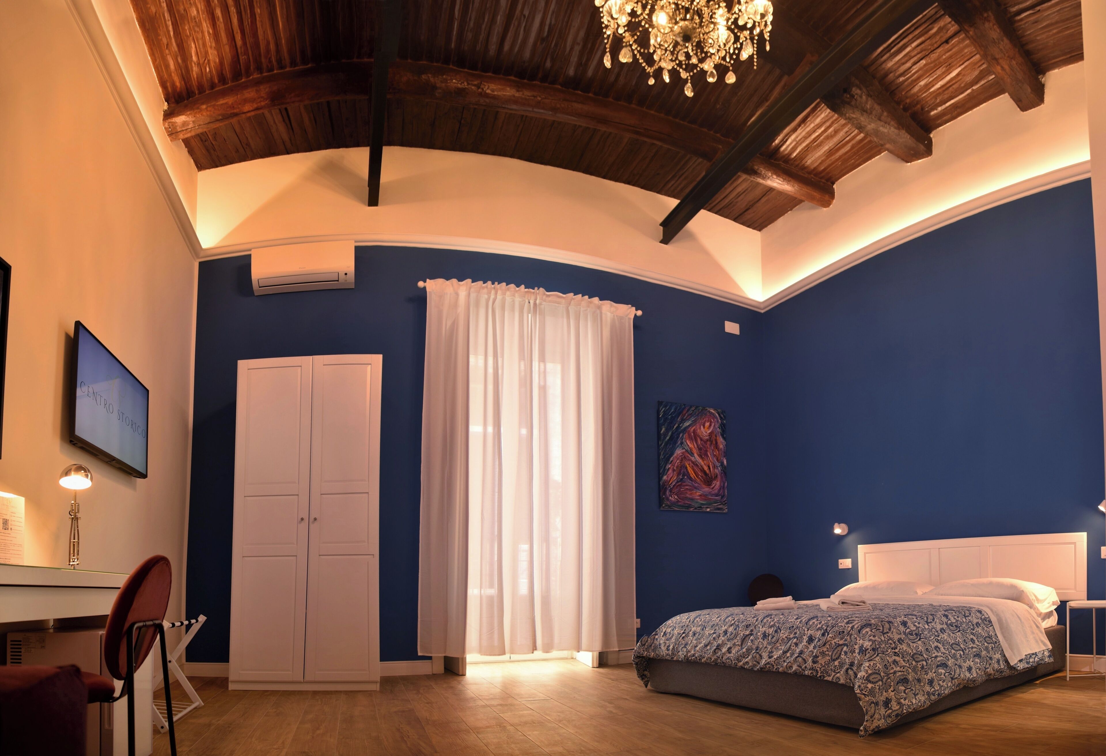 Suite Júnior, 1 cama queen-size e sofá-cama, varanda, Vista para a cidade | Minibar, secretária, secretária adequada para computadores portáteis 