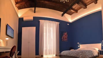 Suite Júnior, 1 cama queen-size e sofá-cama, varanda, Vista para a cidade | Minibar, secretária, secretária adequada para computadores portáteis