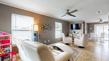 Casa, várias camas, varanda, vista para o jardim (Paradise Dream Vacations #2) | Interior