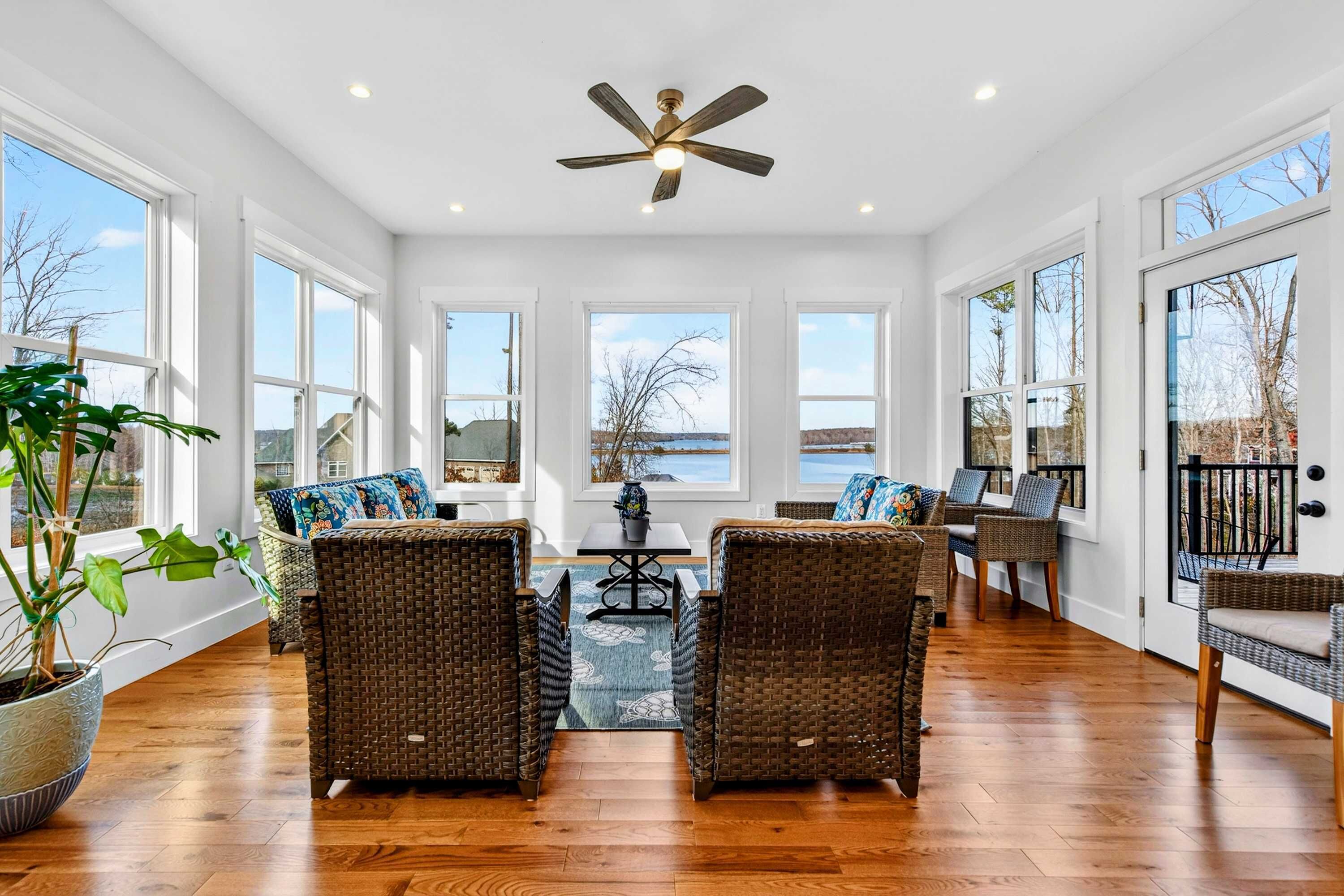 New 6br Lakefront Lake Anna, Hot Tub, Boat Dock - Bumpass, VA