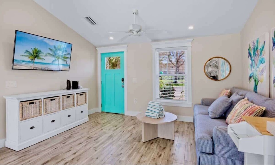 New! Perfect Location! Heated Pool~steps To Beach! - Anna Maria, FL