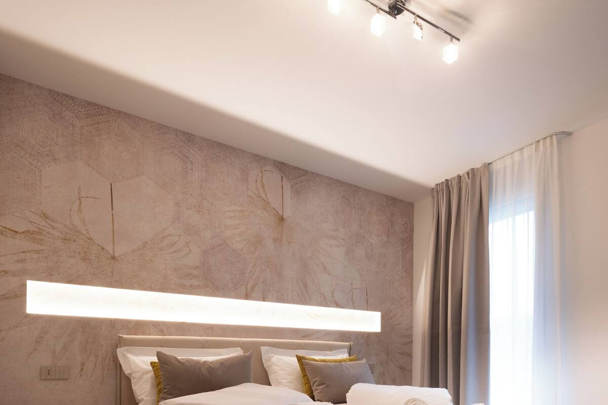 Quarto Clássico com Cama de Casal | Secretária, secretária adequada para computadores portáteis 