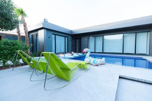 Suite Superior, vista para a piscina | Piscina | 10 piscinas interiores 