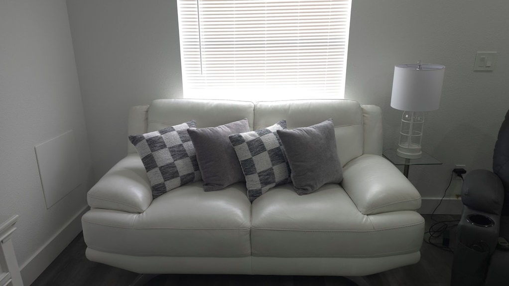 Gorgeous 2-bedroom 2-bathroom Home A Couple Of Miles From Fort Myers Beach - Fort Myers Beach, FL