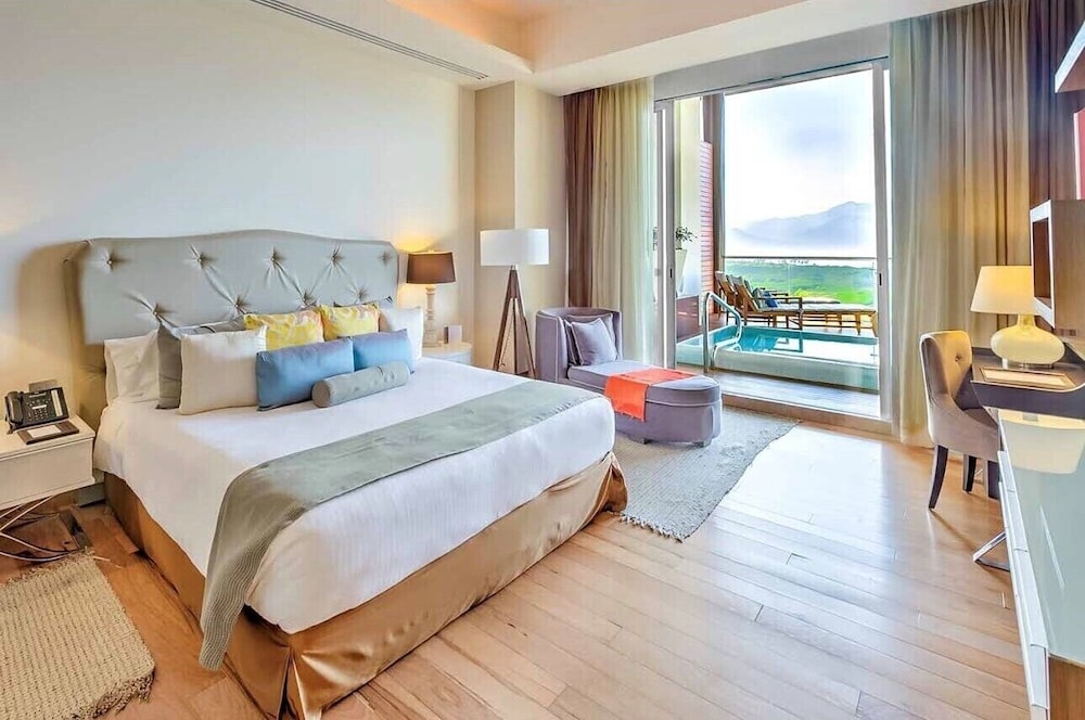 NEW!! SPRING BREAK WEEK! Grand Luxxe Spa Suite - Sleeps 6 Adults/2 ...