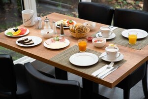 Pequeno-almoço tipo buffet diário incluído 