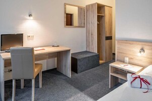 Quarto Individual Empresarial | Secretária, quartos insonorizados, ferro/tábua de engomar, Wi-fi grátis 