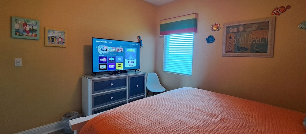 2 Bedroom Lighthouse w/ additional Bunk Room, 3 Pools! Direct Beach ...