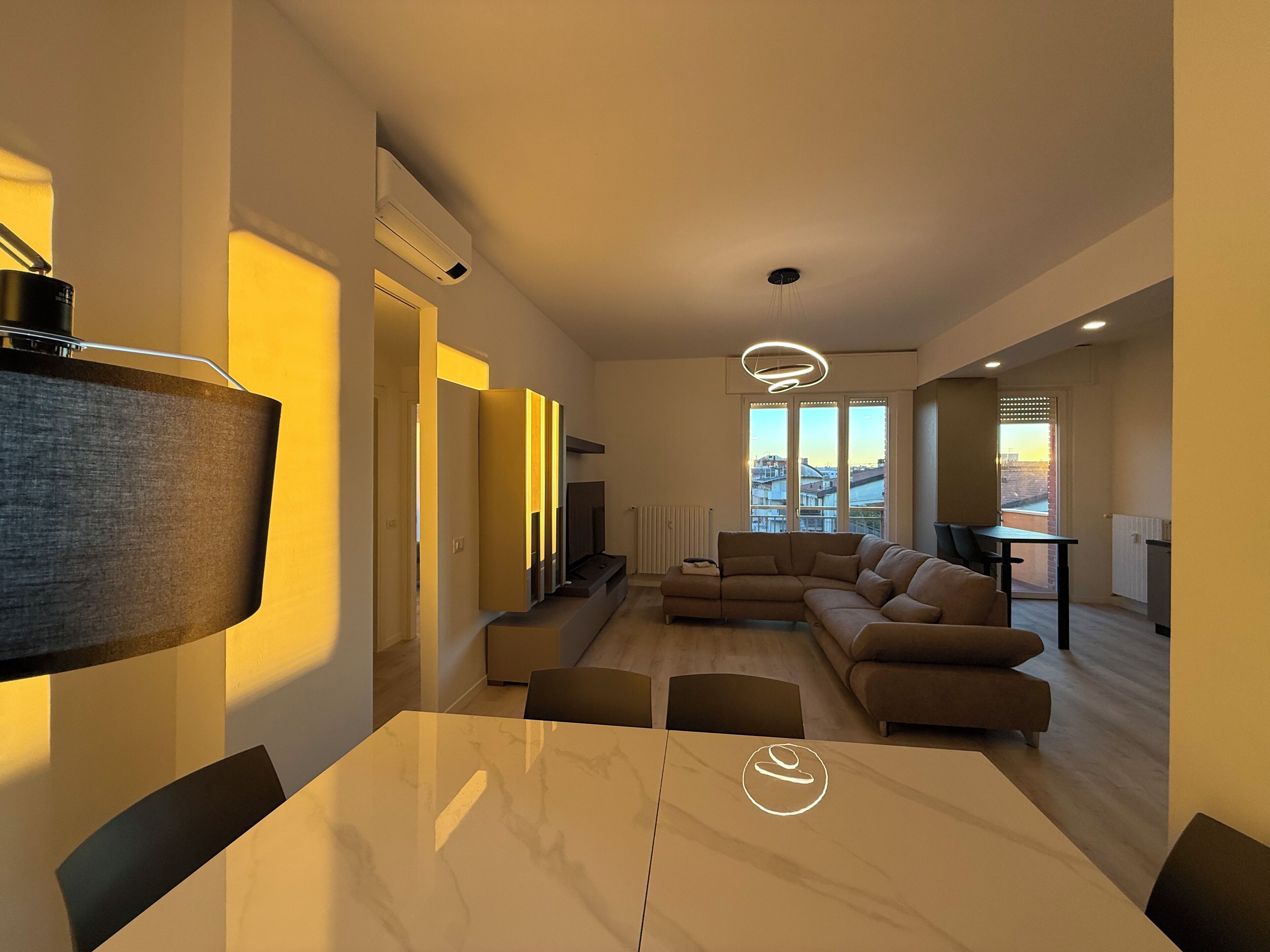 [Modern & Chic] 3 Bedrooms, 2 Baths + Balcony - Selvino