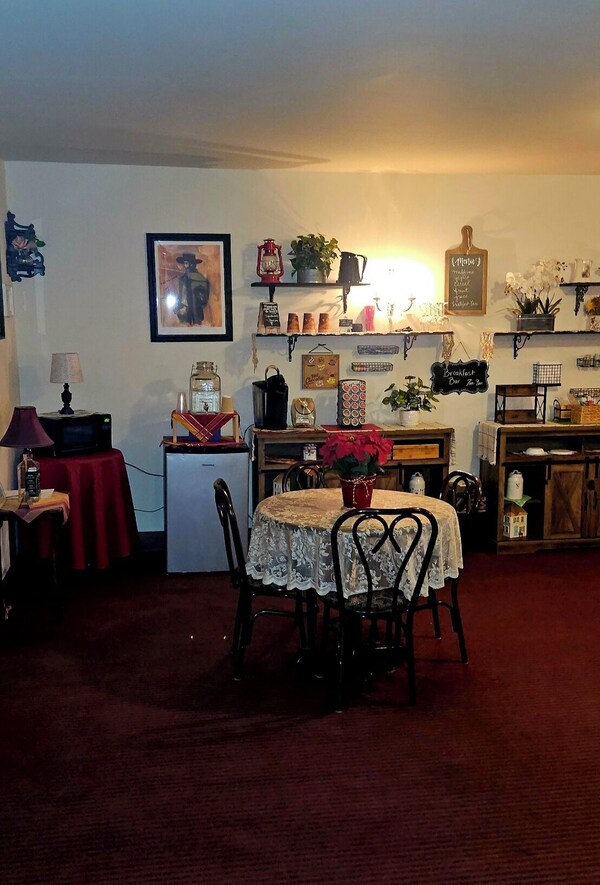 Wyatt's Hotel - Tombstone, AZ