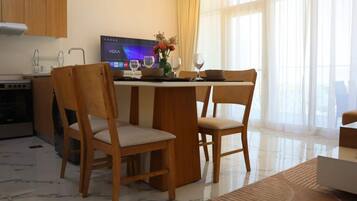 Apartamento, 2 quartos (833) | Refeições no quarto