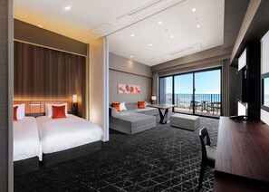 Suite Club, não fumadores, varanda (Deluxe Suite) | Cofre no quarto, secretária, ferro/tábua de engomar, Wi-fi grátis 