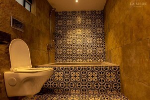 Quarto Royal | Casa de banho | Artigos de higiene pessoal grátis, sabão, champô, papel higiénico 