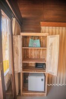 Quarto Duplo Deluxe, 1 cama king-size, não fumadores, vista para o pátio | Minibar, cofre no quarto, Wi-fi grátis, roupa de cama fornecida