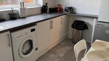 Apartamento, 2 quartos, vista para o jardim | Lavanderia