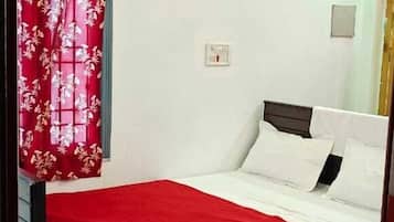 Quarto solteiro luxo | Espaço de trabalho para notebook, Wi-Fi de cortesia