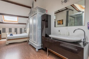 Quarto Duplo, 1 cama de casal | Wi-fi grátis 