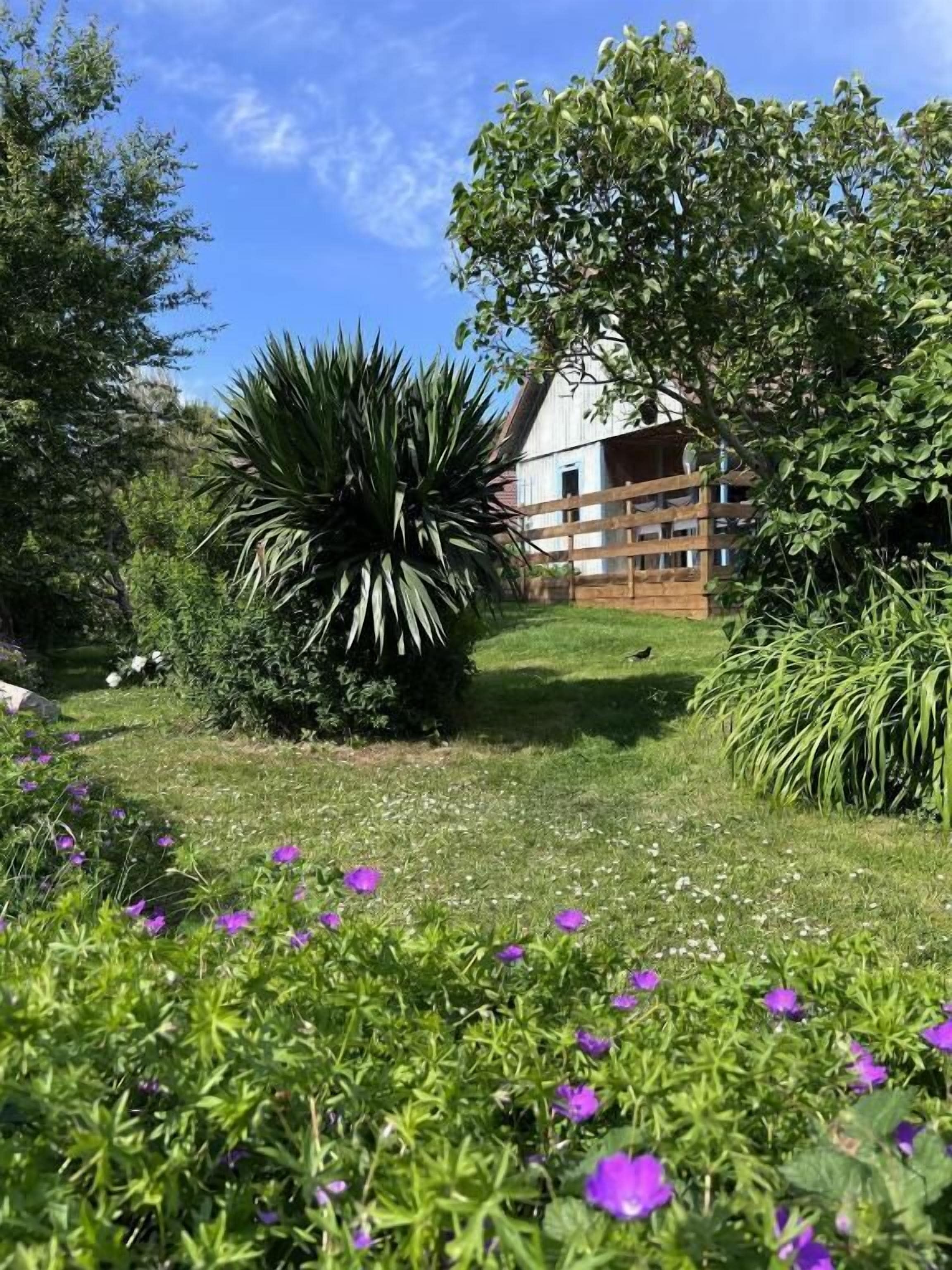 Chalé, vista para o jardim | Área da propriedade