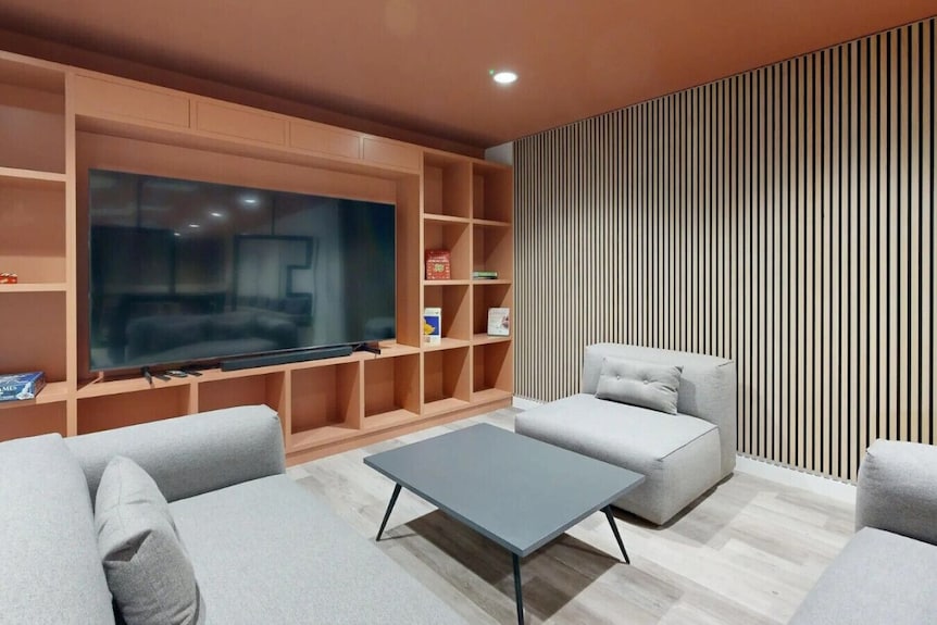 Bright & Spacious Mid Level Studio Apartment For Students At Briggate Studios - Leeds