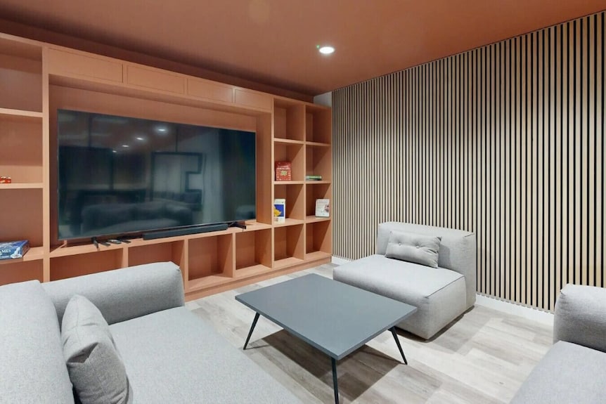 Bright & Spacious Mid Level Studio Plus Briggate - Leeds