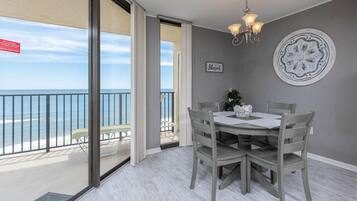 Apartamento em Condomínio Fechado, 1 quarto | Restaurantes