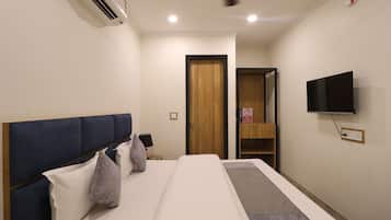 Espaço de trabalho para notebook, Wi-Fi de cortesia, roupa de cama