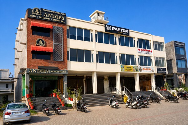 Andies Hotel - Kharar