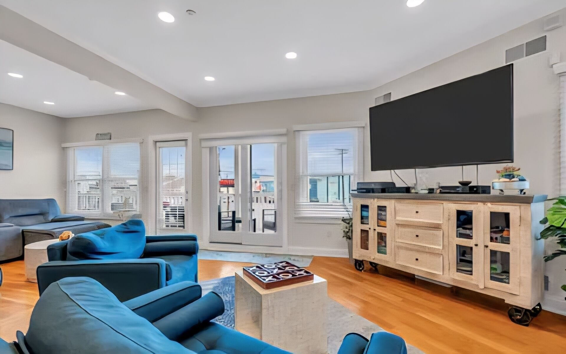 Ocean Front Pet Friendly 5-bedroom Condo In Delightful Seaside Heights With Pool - Seaside Park, NJ