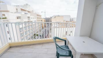 Apartamento, Vista para a cidade | Terrenos do alojamento