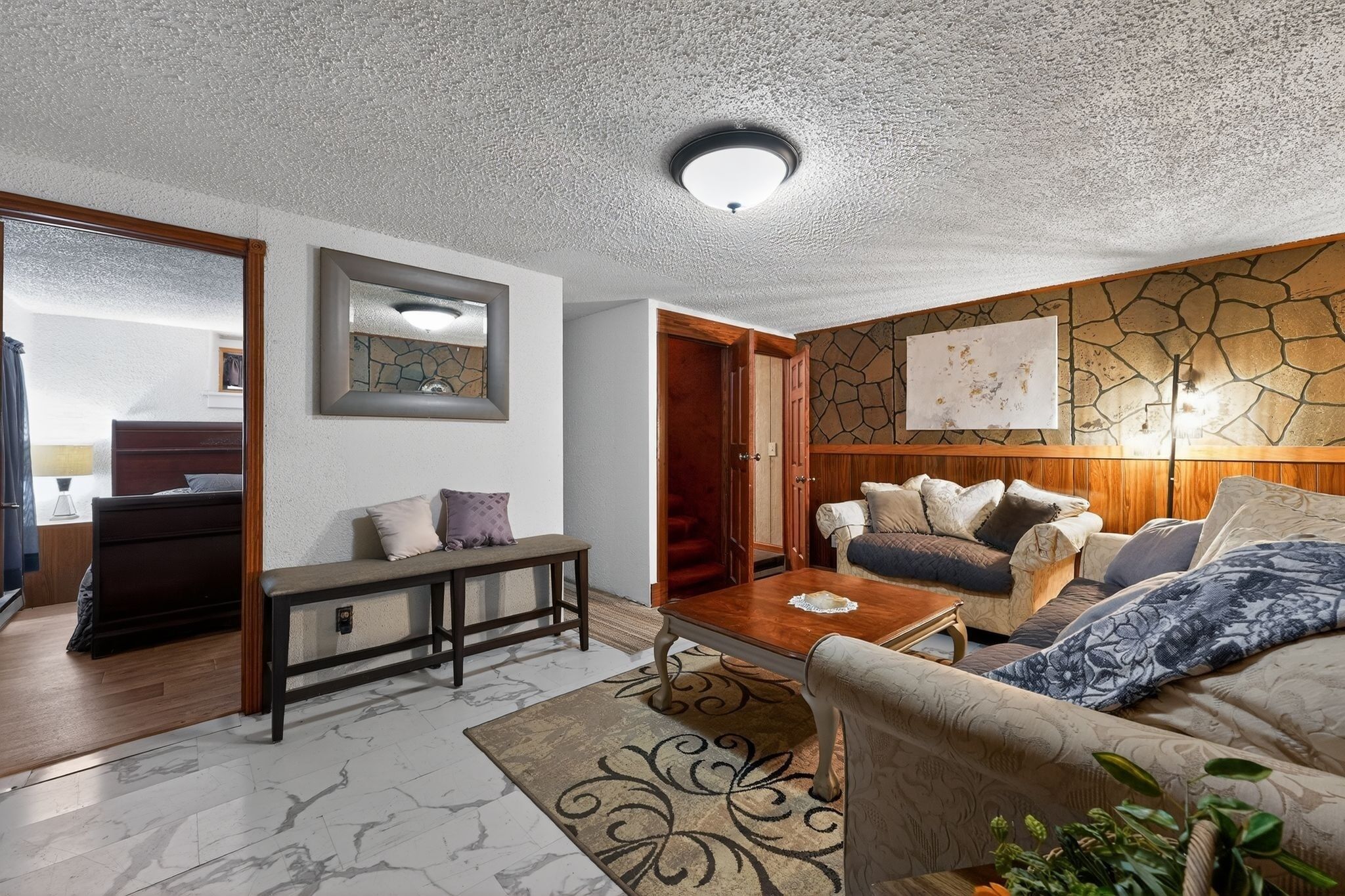 New! Rustic Shadows 5-bedroom Cabin - Handicap Accessible - Pets Allowed - Hartford, SD