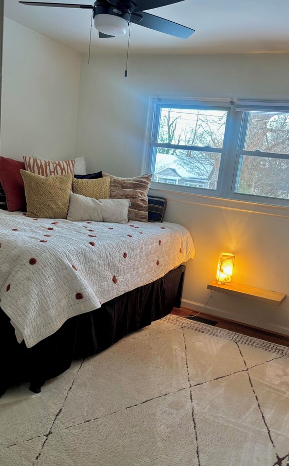 Charming Charlottesville Cottage - Charlottesville, VA