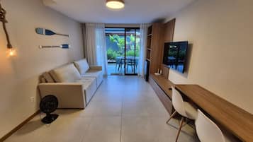 Apartamento Básico | Sala de estar | Smart TV de 32 polegadas com canais digitais