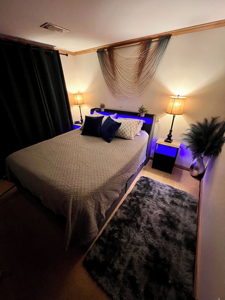 Homey and Relaxing Stay w/Private Movie Theater Room - Clayton County ...