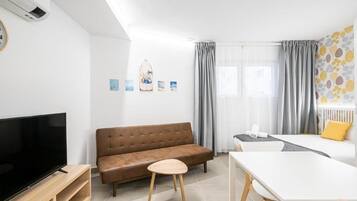 Estúdio Standard | Sala de estar | Smart TV de 30 polegadas com canais digitais