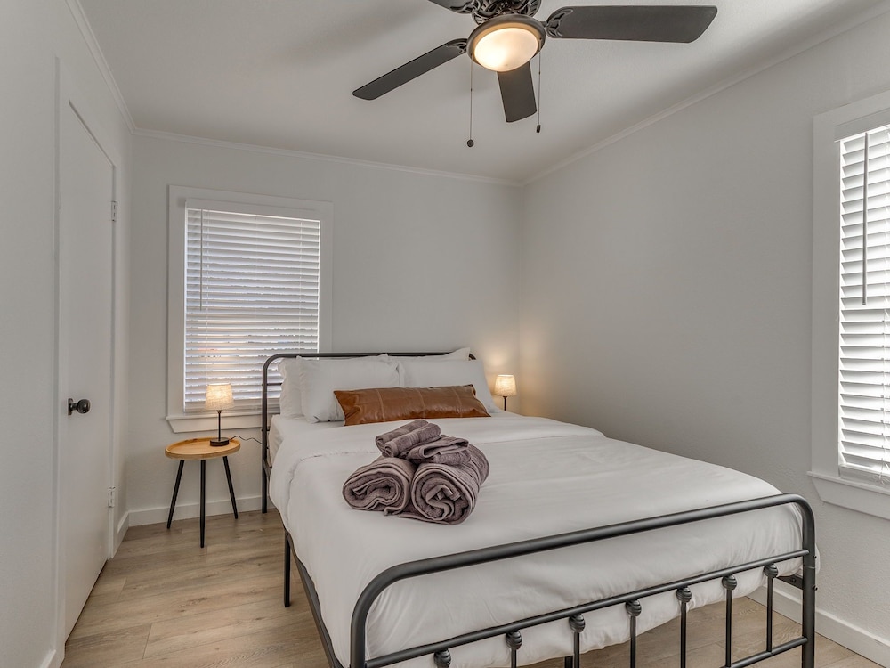 Best Owasso Location-Walk to Downtown-3 Bedroom-Shops and Dining ...