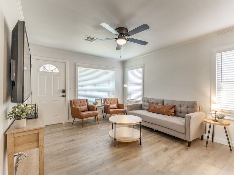 Best Owasso Location-walk To Downtown-3 Bedroom-shops And Dining - Owasso, OK