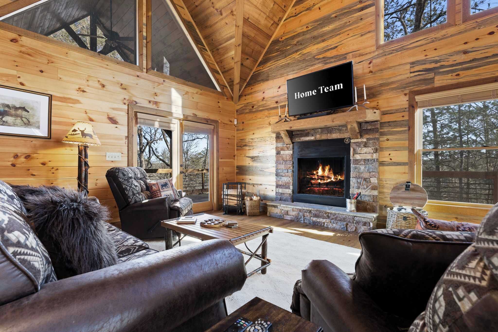 Stunning Views! Sleeps 10 - Hot Tub - 2 Fireplaces - Blue Ridge, GA