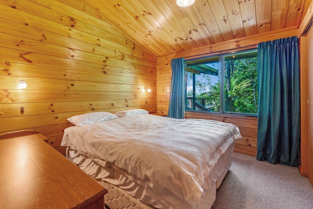 Kereru View - Lake Taupo Holiday Home - Pukawa | Stayz