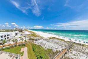 Apartamento em Condomínio Fechado, 1 cama king-size (Destin on the Gulf 707) | Praia | Na praia 