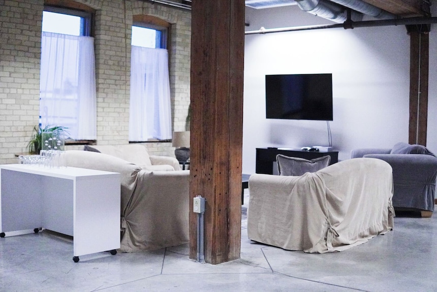 The Beacon: A Grooms Suite With Cream City Style - Milwaukee