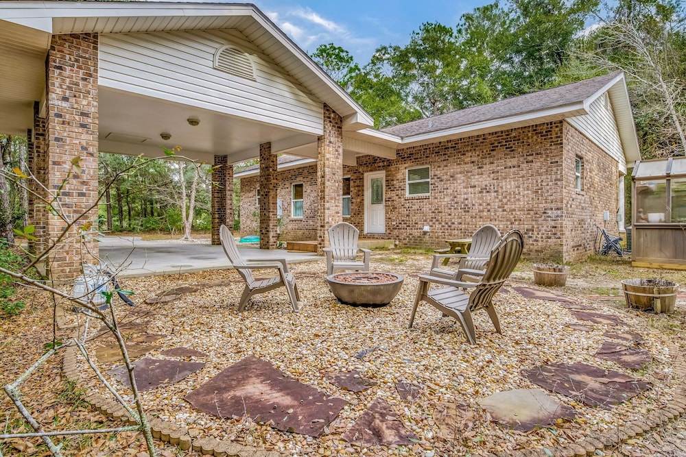 Cottage Retreat Family, Pet Friendly w-Firepit - Bagdad | Vrbo