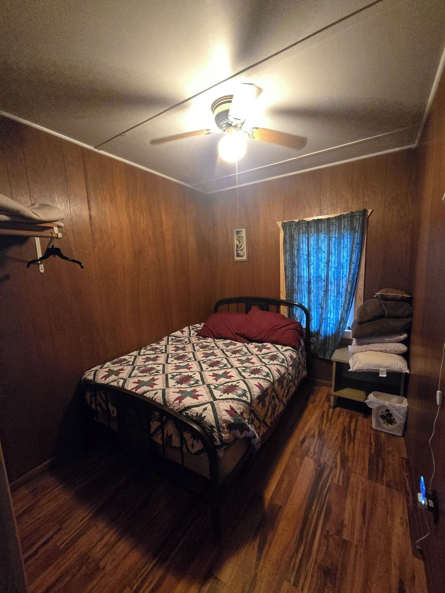 Bobs And Ellas Cozy Cabin  Charming Retreat For 6 With Fire Ring & Picnic Spot - Cornell, WI