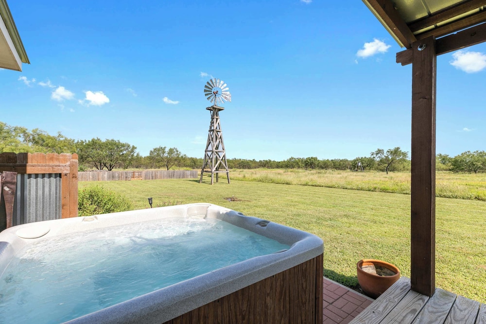 Sundance Studio - Hot Tub & Fire Pit Reviews, Deals & Photos 2026 - Vrbo