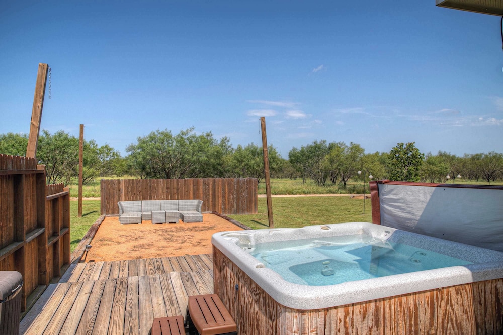 Vaughn House - Fire Pit & Hot Tub Reviews, Deals & Photos 2026 - Vrbo